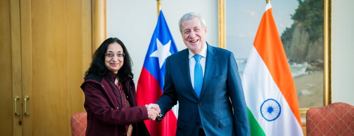 Canciller se reúne con embajadora de la India previo al Chile Summit ...